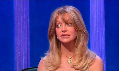 Голди Хоун продължава да се усмихва на живота и на 80 ᐉ Новини от Fakti.bg - Култура | ФАКТИ.БГ