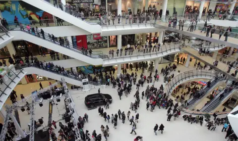 Fraudsters collect donations in malls: heres the scheme ᐉ News from Fakti.bg - Bulgaria | ФАКТИ.БГ