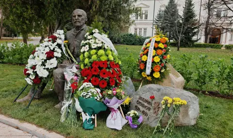 Откриха паметник на Захари Стоянов в центъра на София ᐉ Новини от Fakti.bg - България | ФАКТИ.БГ