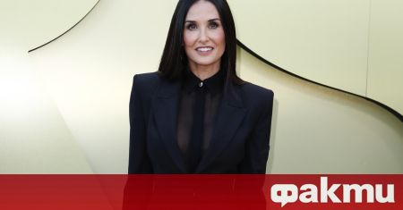60-годишната Деми Мур показа перфектно тяло по бански ᐉ Новини от Fakti.bg - Любопитно | ФАКТИ.БГ