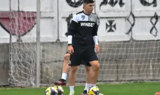 Валери Божинов тренира с мъжете на Локомотив Пловдив ᐉ Новини от Fakti.bg - Спорт | ФАКТИ.БГ